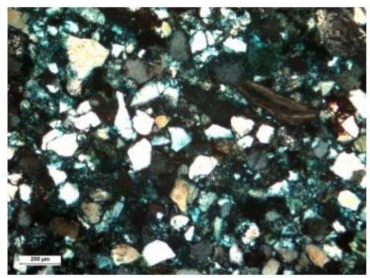 C) quartz sandstone, full -basic cement, rich in matrix