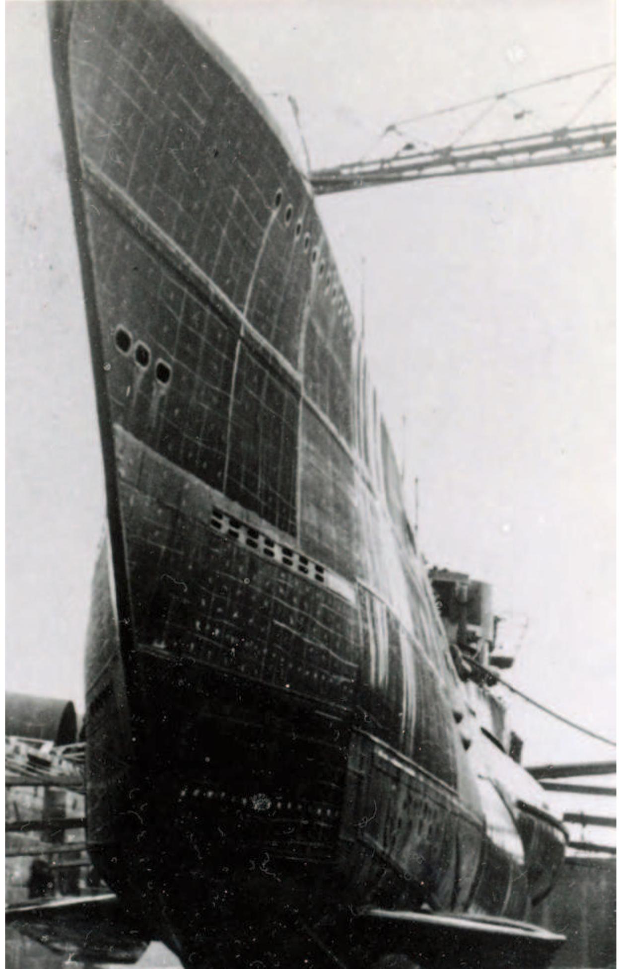 U-1105’s alberich coating. note the smaller rubber squares