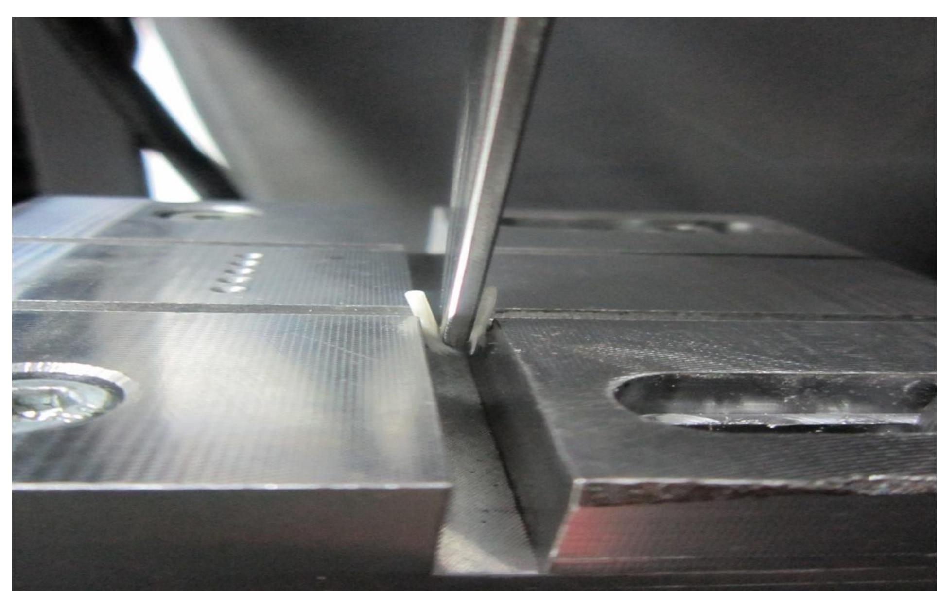 Three point bending test on frc post three point bending