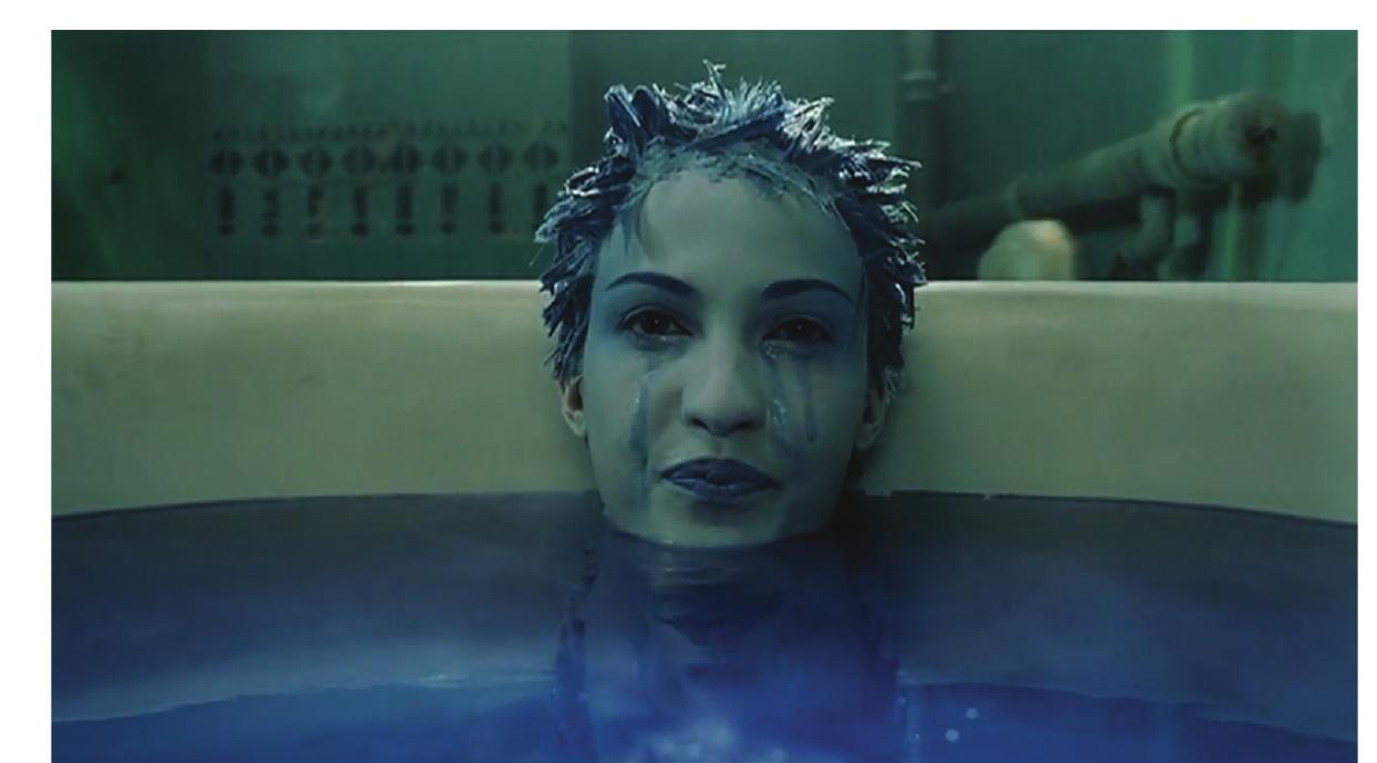 Jill in a bathtub crying dark blue tears (bilal, immortel,