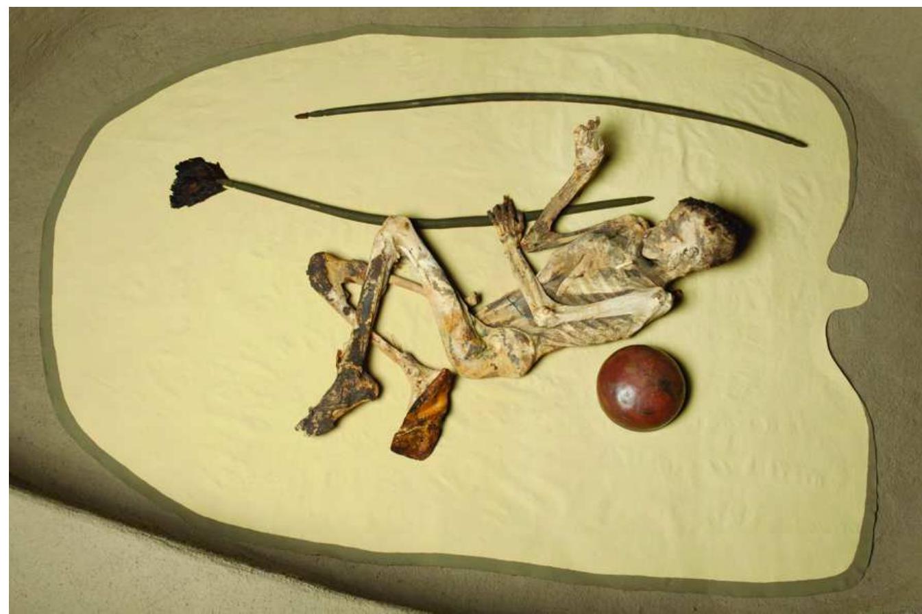 , reconstruction of the grave of the mummified archer