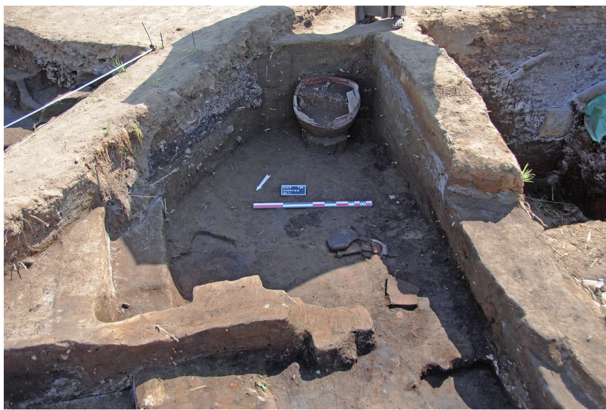 (PDF) Pits, pots and silos: Storage facilities at the Predynastic and ...