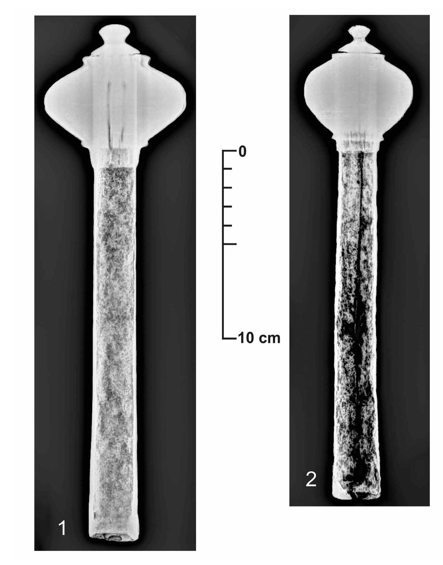 Medieval mace heads with vertical flanges forming of a bulb