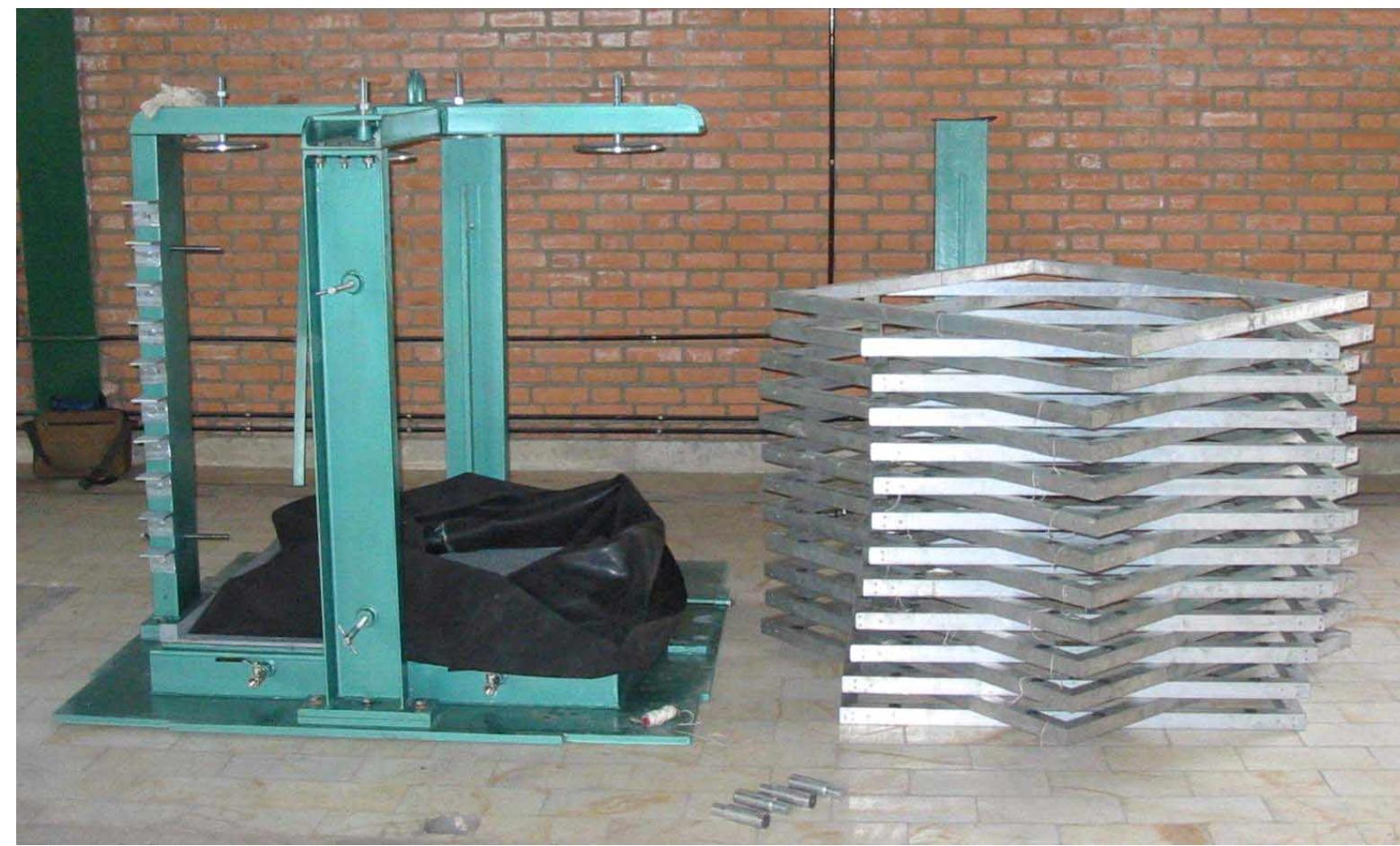 Disassembled parts of the laminar shear box