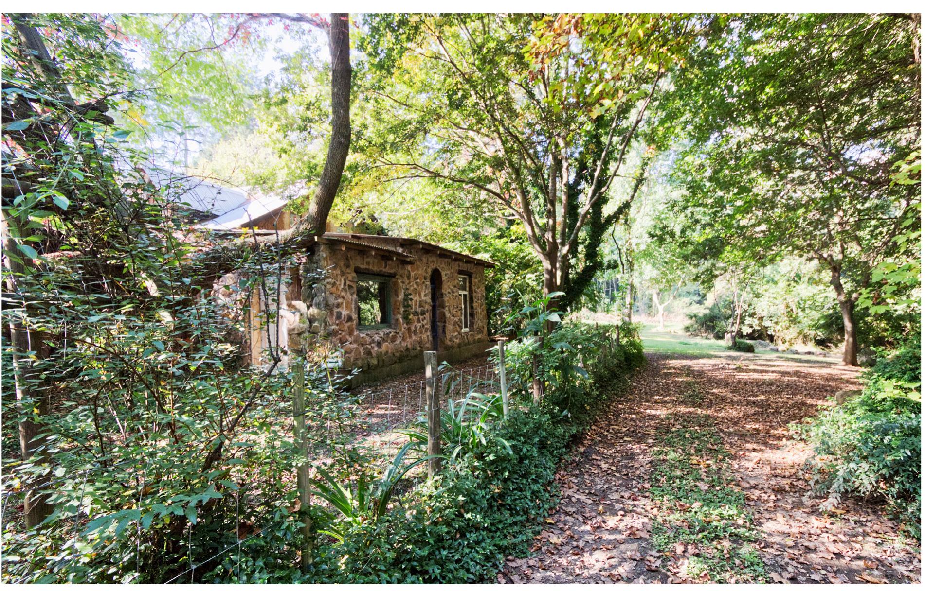 The dargle valley pottery studio complex of lan glenny at