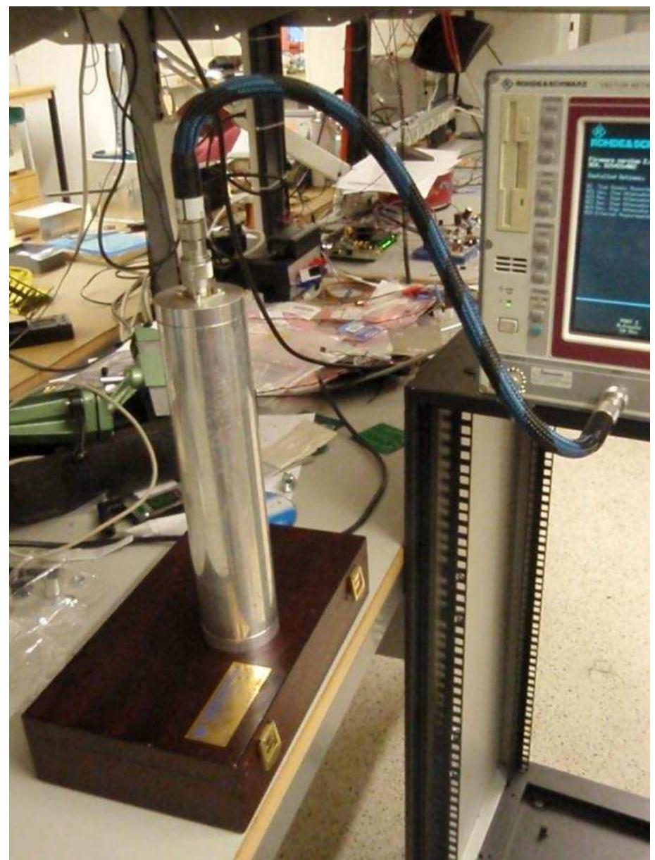 Measurement setup with coaxial cell and vna. the coaxial