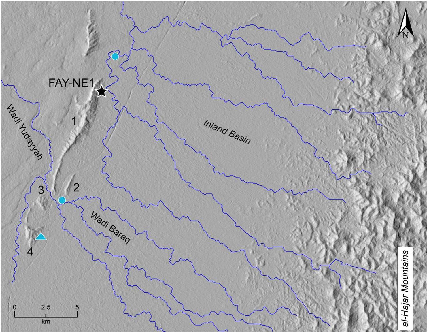 Inland basin with anticline structure in the west and
