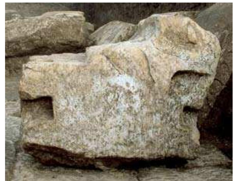 -lla: cornice block: side view.