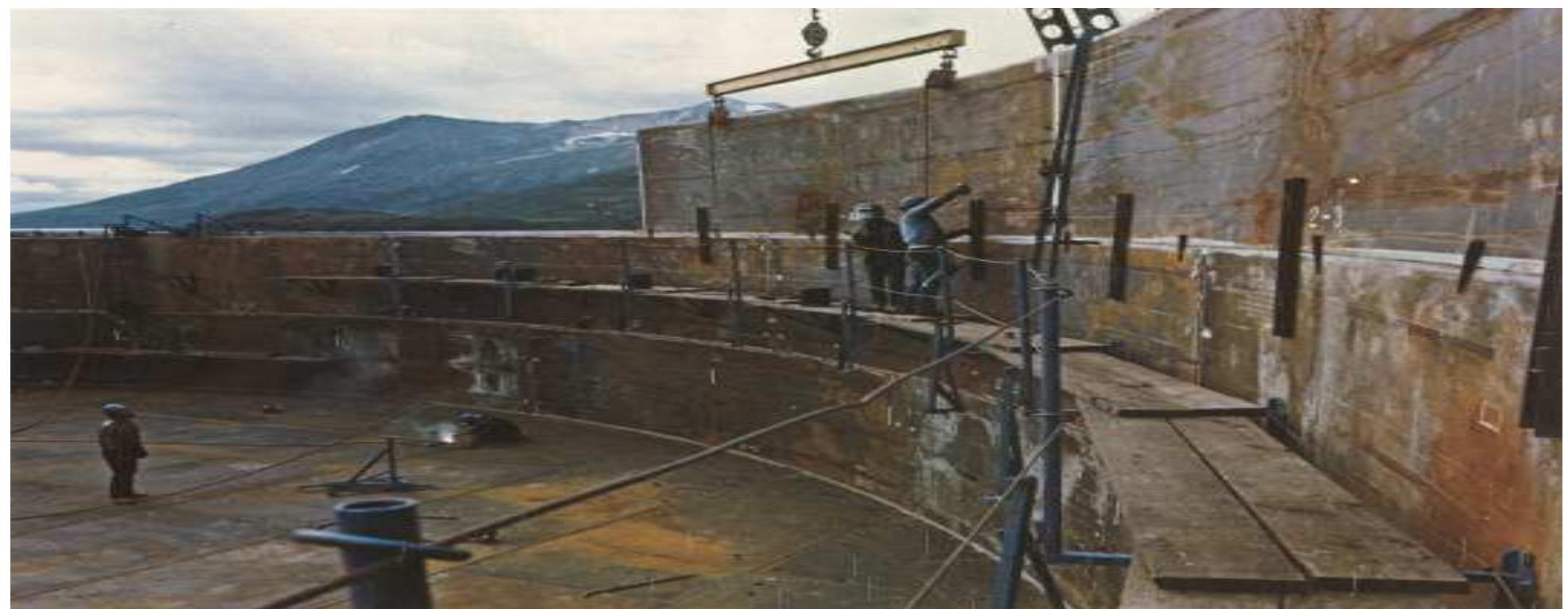 Figure 96 - Floating roof tank