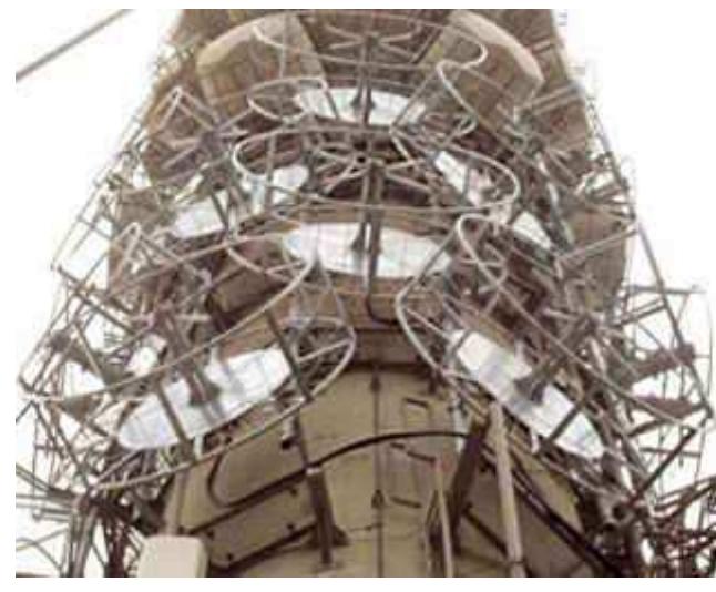 Fm circularly polarized antenna system built as an array of