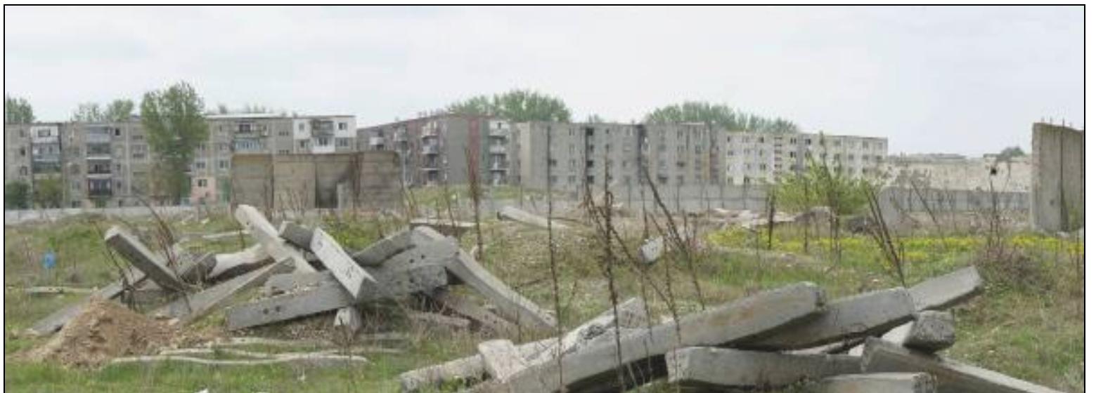 , doi moldoveni” (two moldavians) as seen from the railway