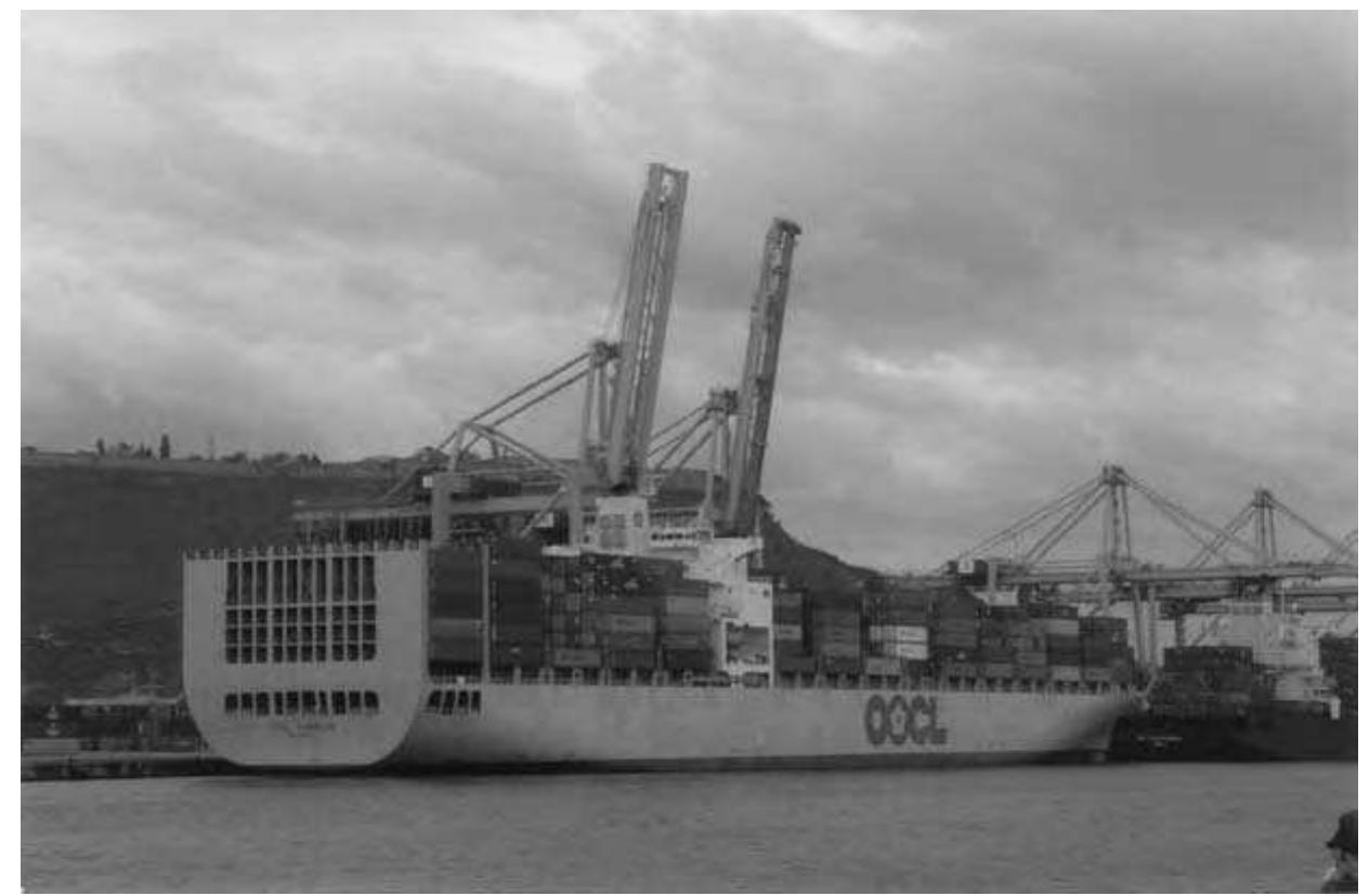 13 the ‘oocl shanghai’ lies port side to the container