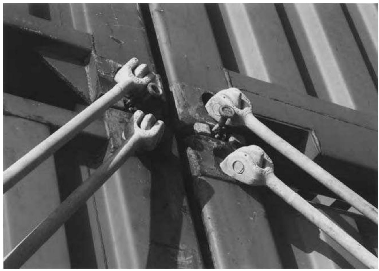 Ig. 8.22 container lashing bars, seen secured from the main