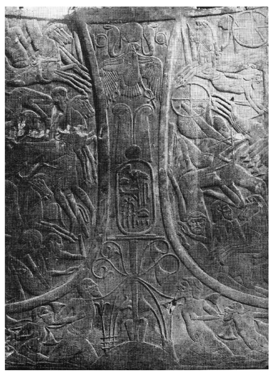 Separating the two scenes of battle is a complex apotropaic