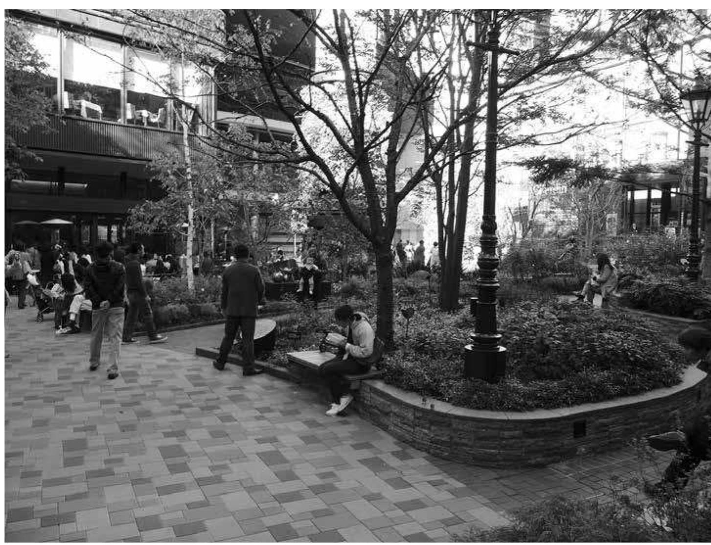 Marunouchi park building marks the apex of recent pops