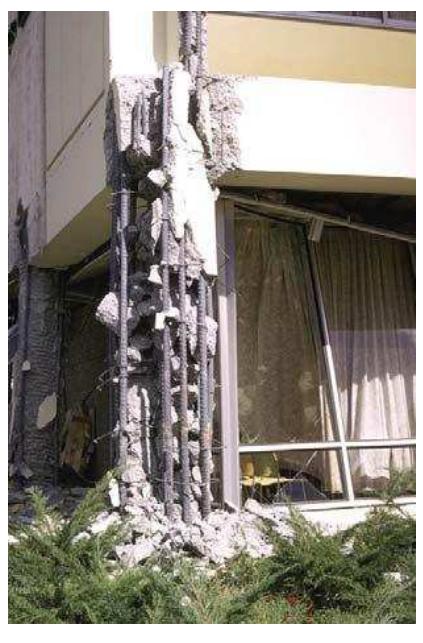 Collapse of concrete column in concrete buildings also