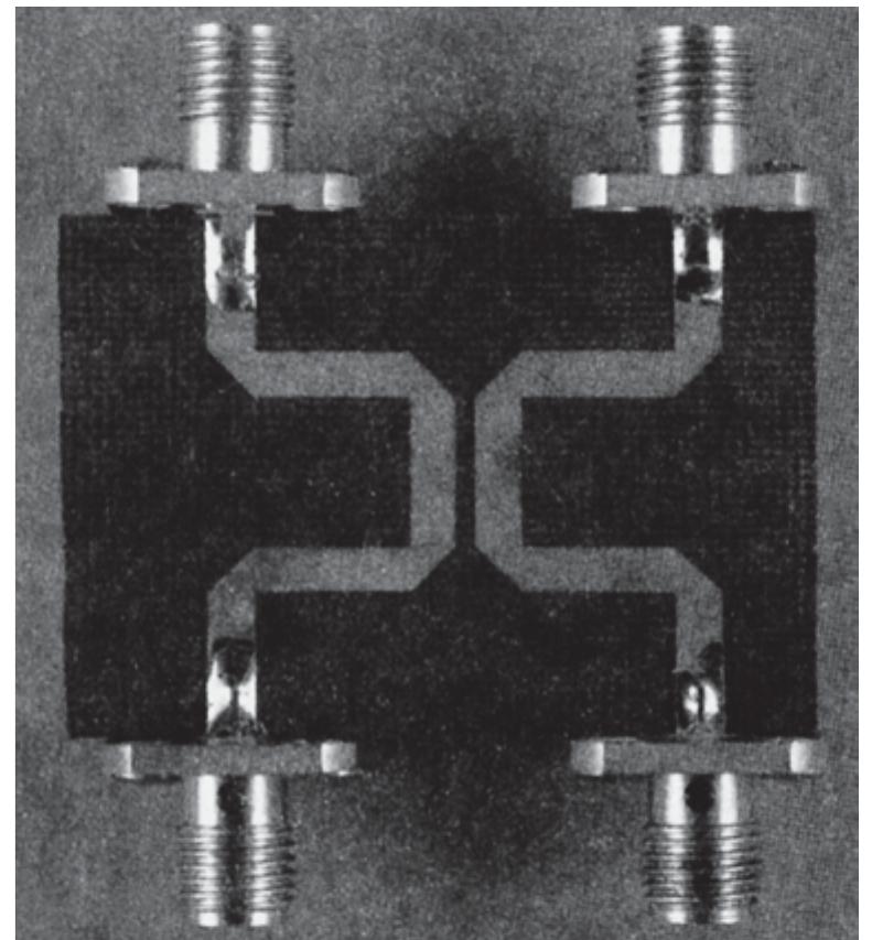 Photograph of a single-section microstrip coupled line
