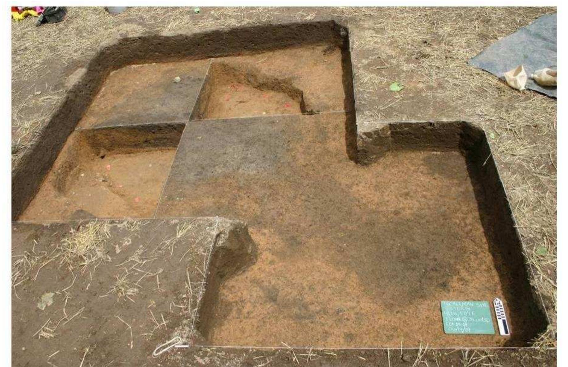 Pit structure (feature 09-04) with excavation of the ne and
