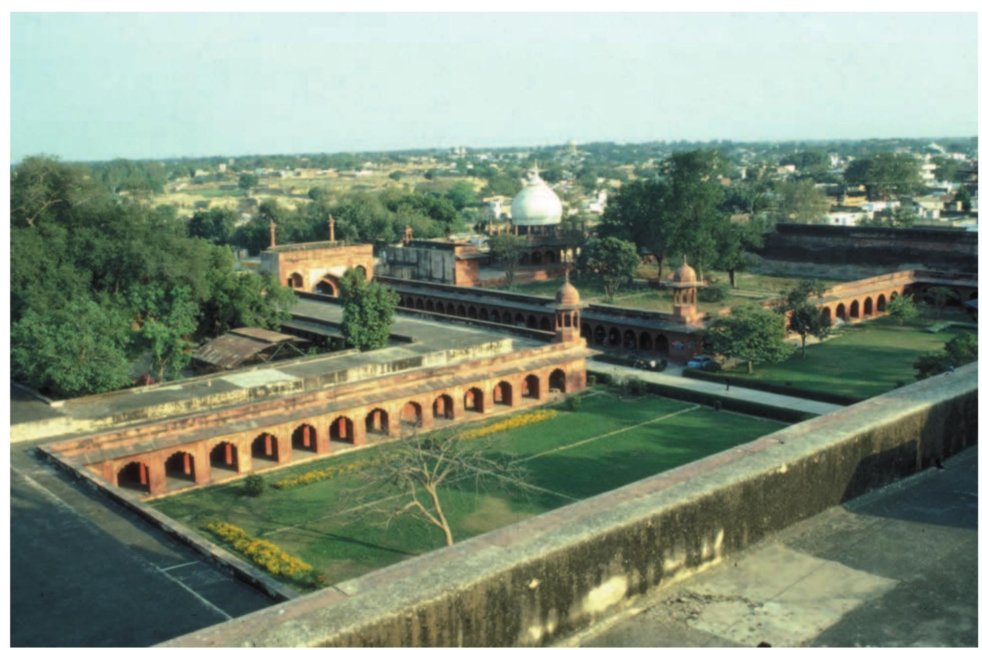 Taj mahal, view from the roof level of the gate towards