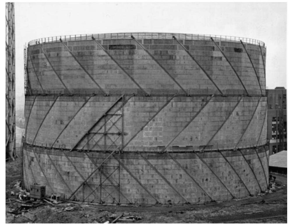The first gasholders using underground tanks were of