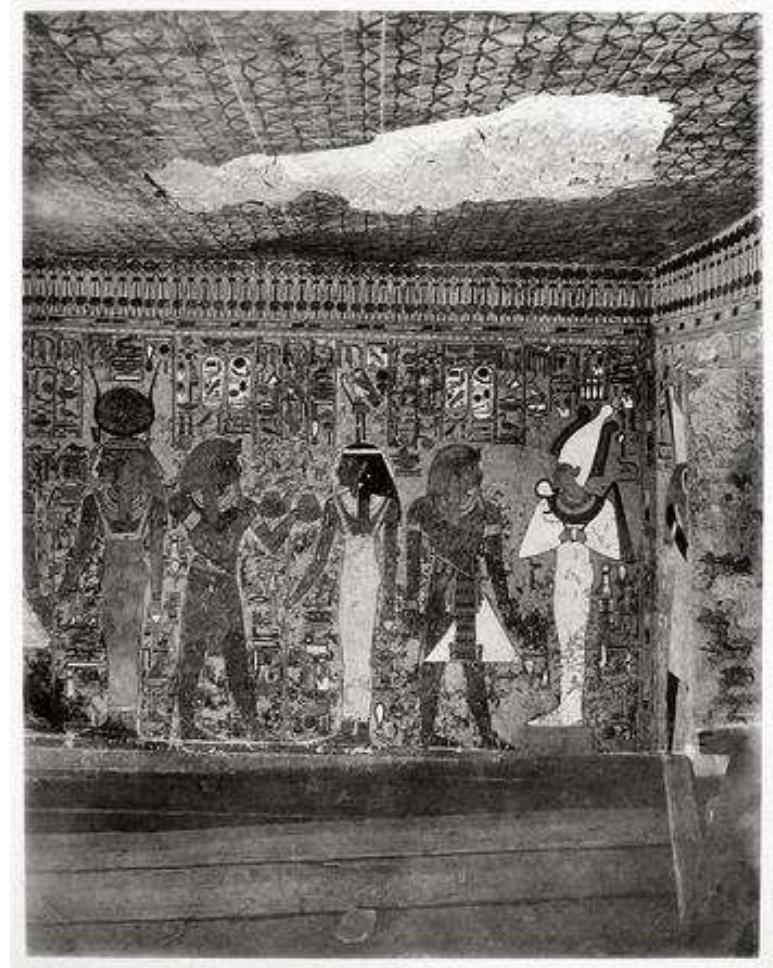 Crown of upper and lower egypt, showing horus as the divine