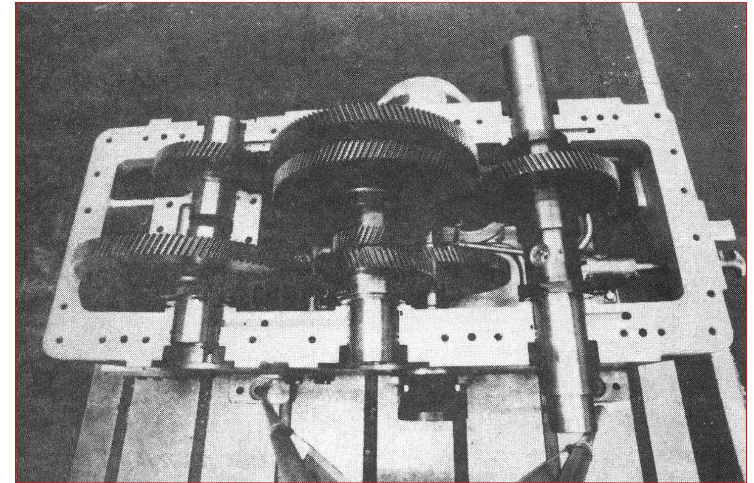-25. accessory gear box split on horizontal plane.