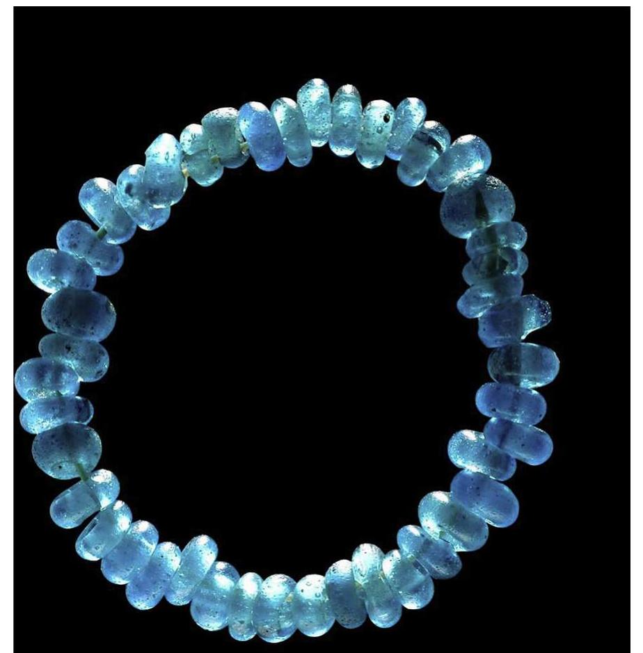 B3516 humlum, denmark. 44 annular blue mesopotamian glass