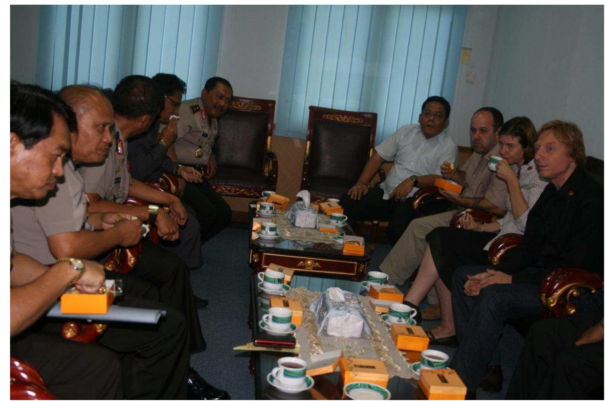 Photo 5: meeting high-ranking police officers, police