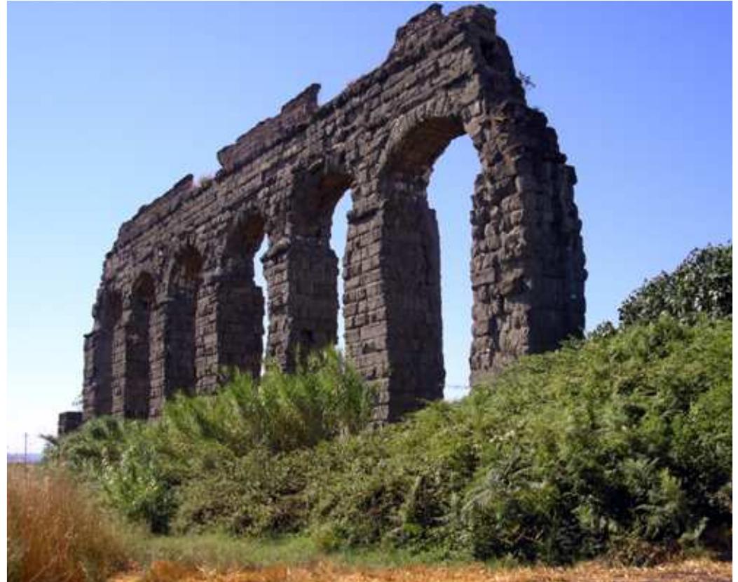 The park of the aqueducts: the arcade of the claudius