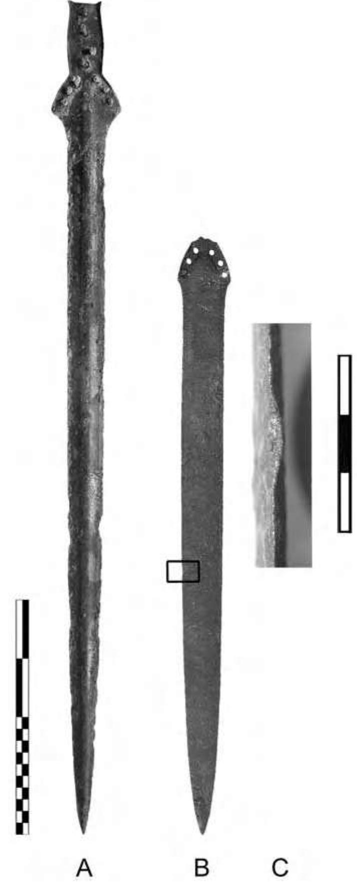A olmo di nogara, tomb 41, naue ii sword, type cetona (scale
