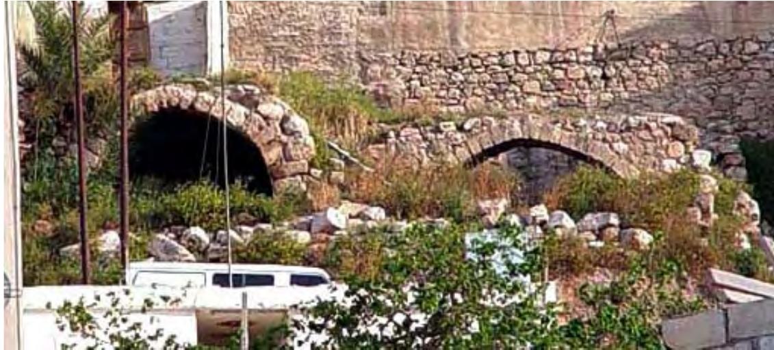 -46: remnants of vaulting and arch construction in the
