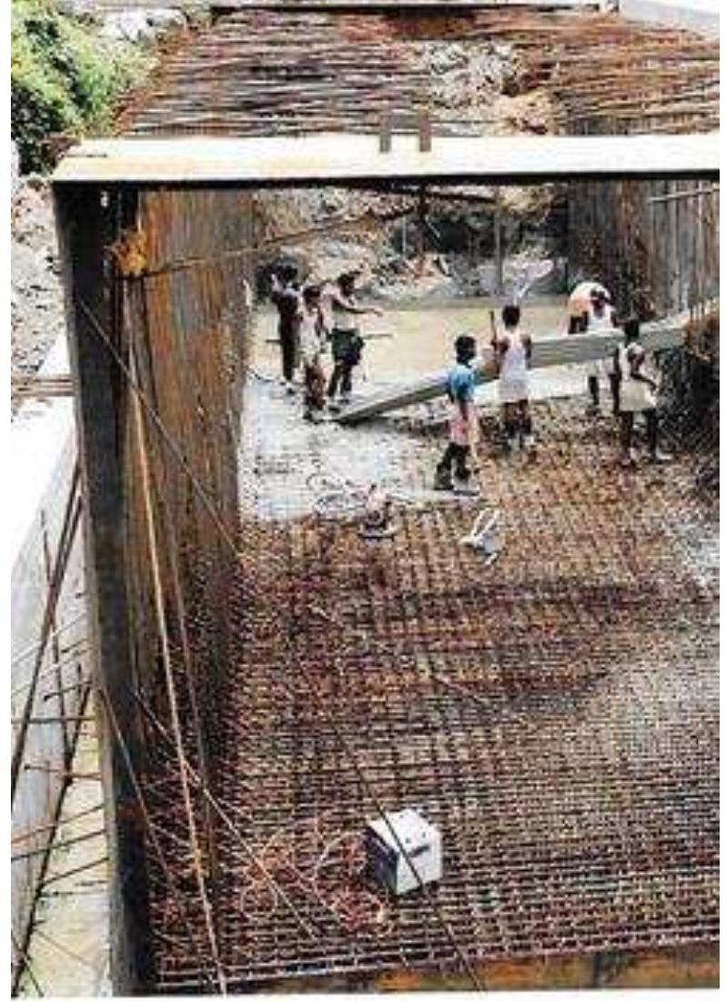 Figure 20 - Reinforced concrete box road under bridge design