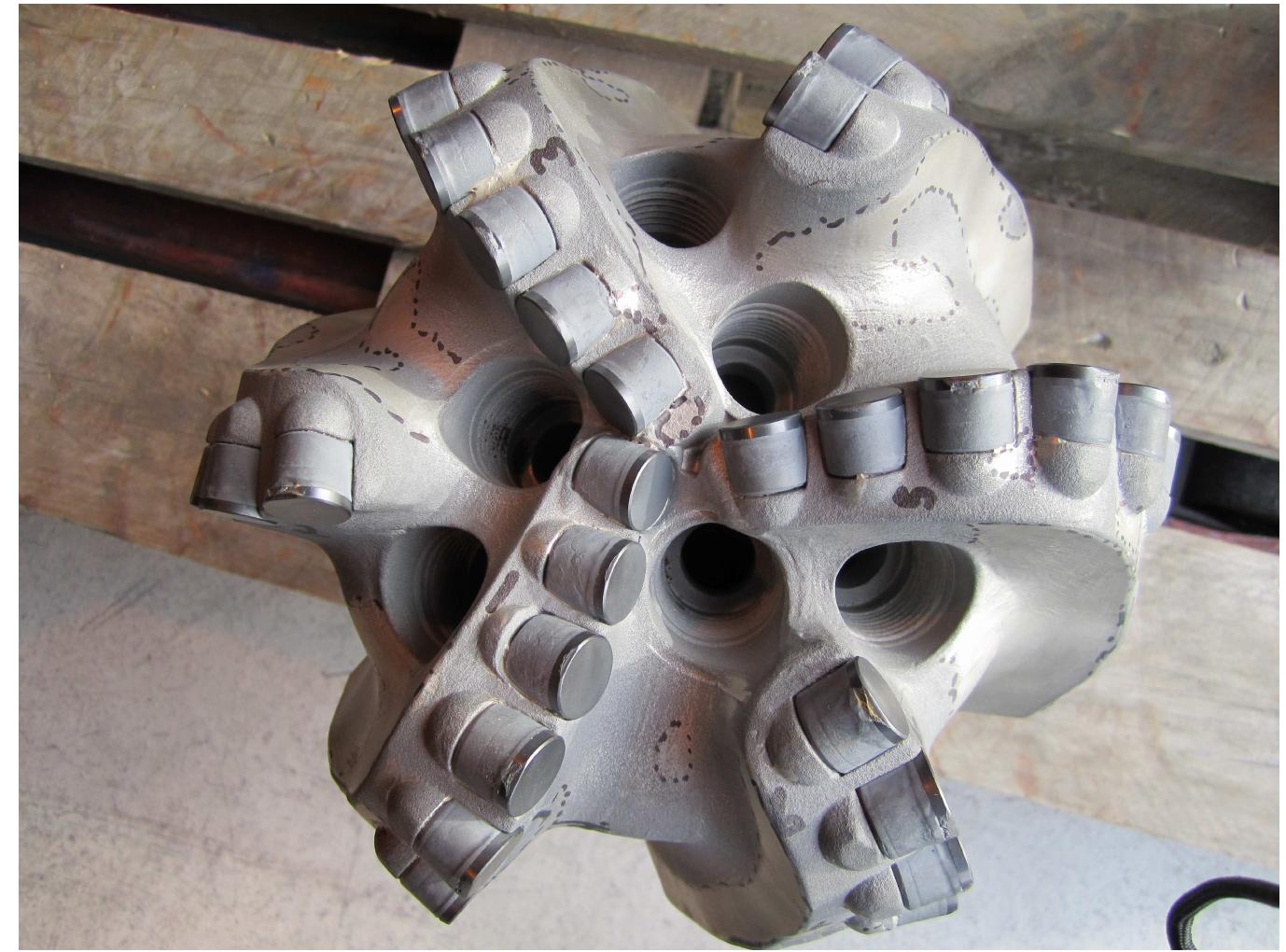 Surface erosion patterns of drill bit 3685 seen from above