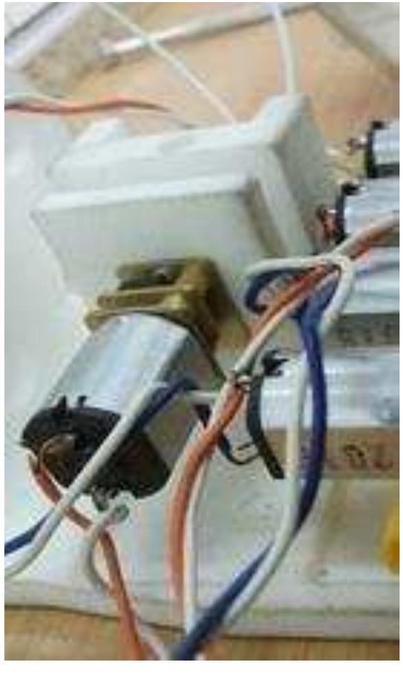 A mounted motor used for thumb flexion and 4 finger motors.