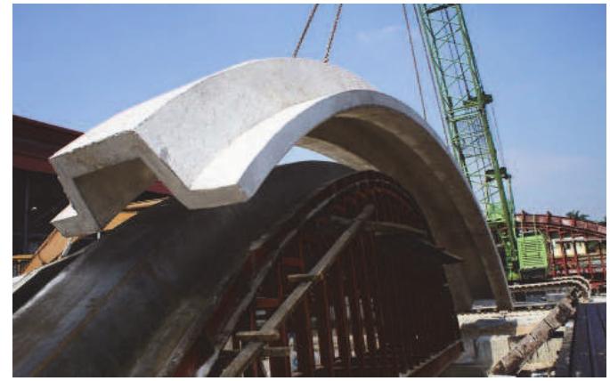 Figure 7 - A NEW FORM OF PRECAST CLOSED SPANDREL ARCH BRIDGE
