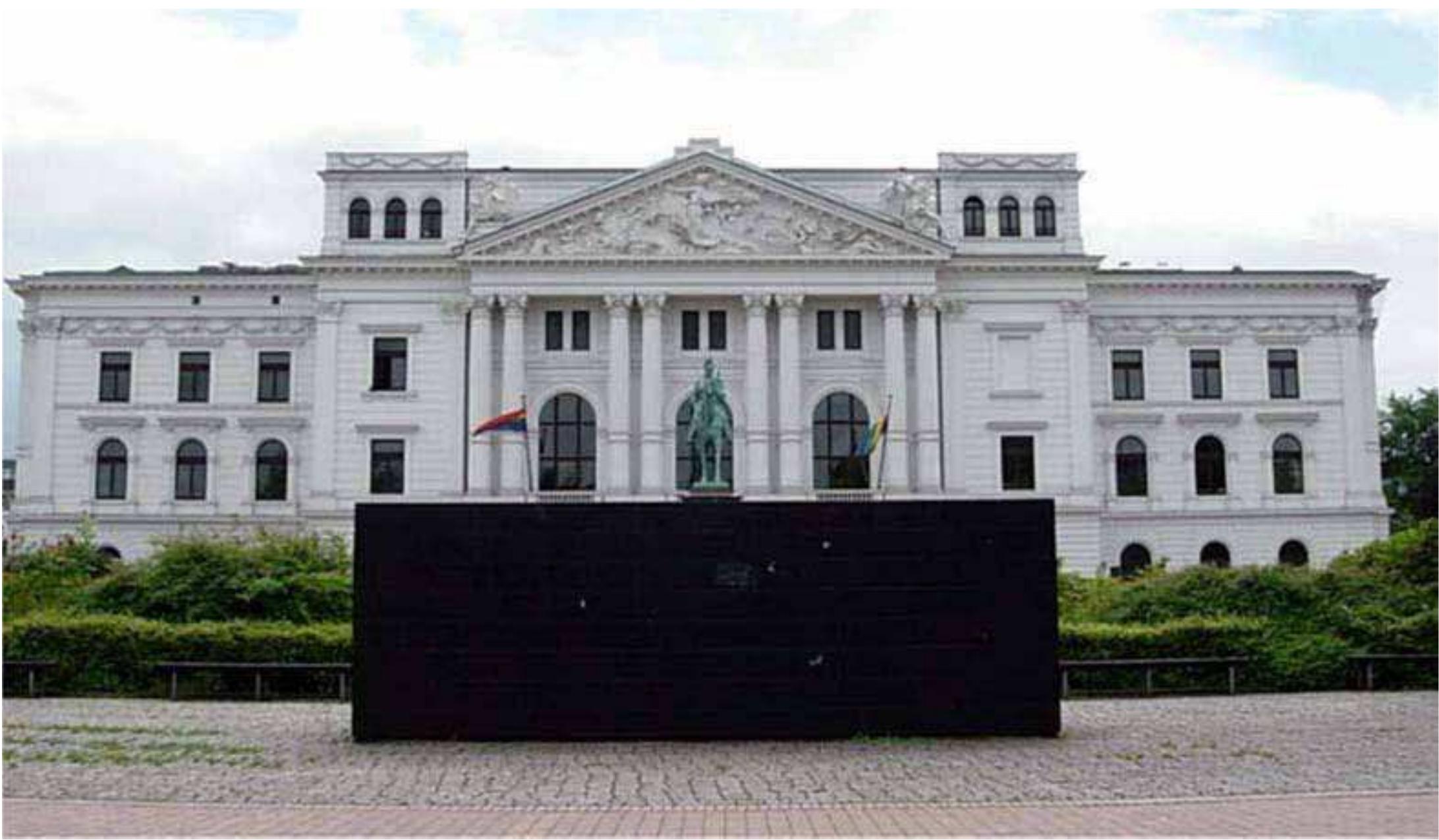 Figure 1 - The artwork as counter-monument. Nazi period