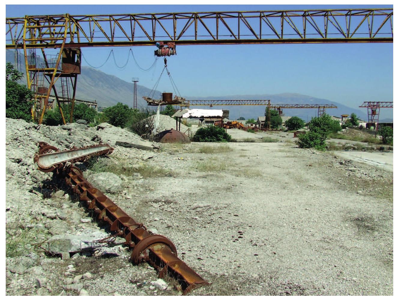 3. upper platform looking north showing goliath cranes,