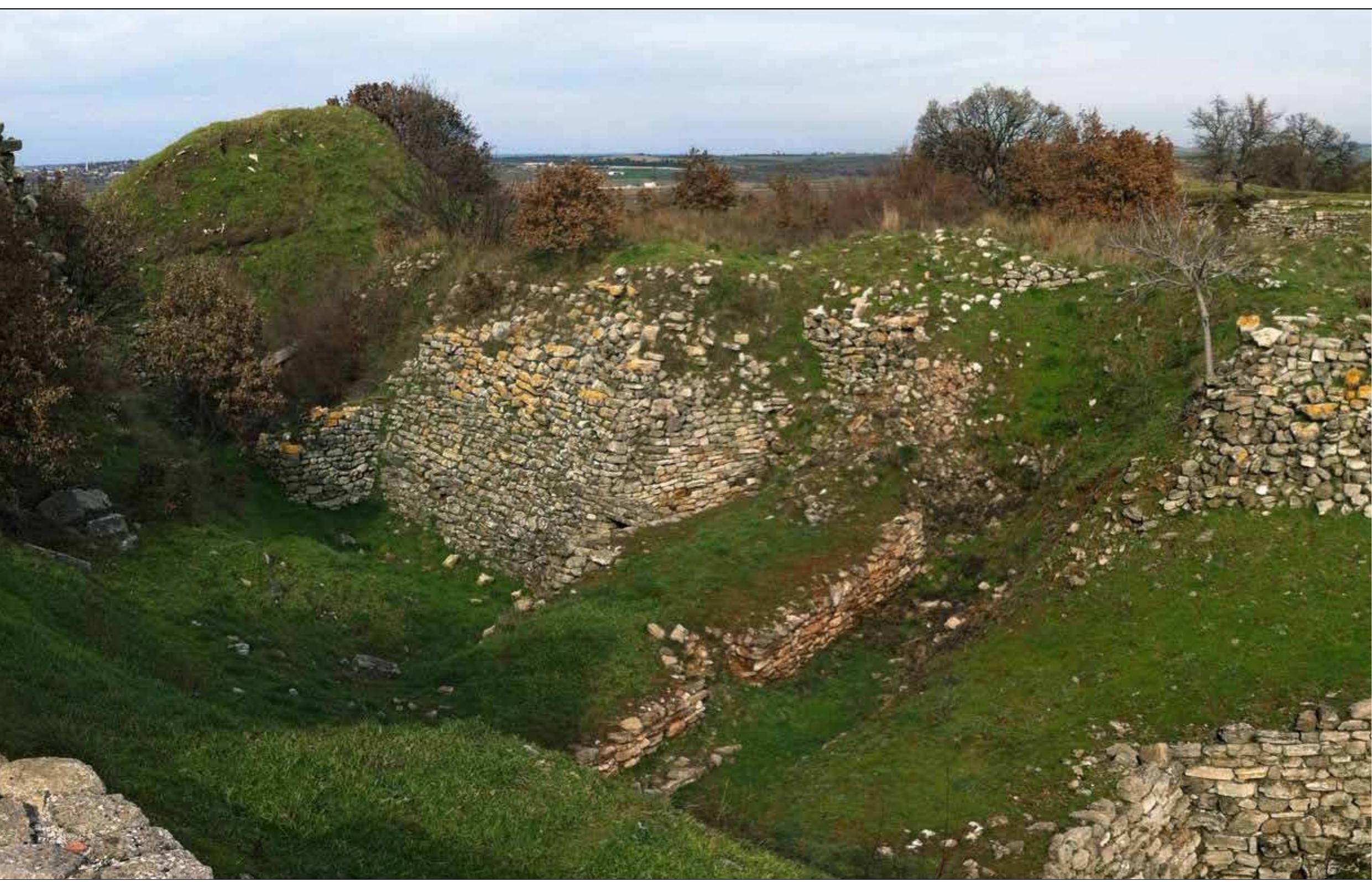 Hisarlik tepe/troy, fortification wall and ramp leading up