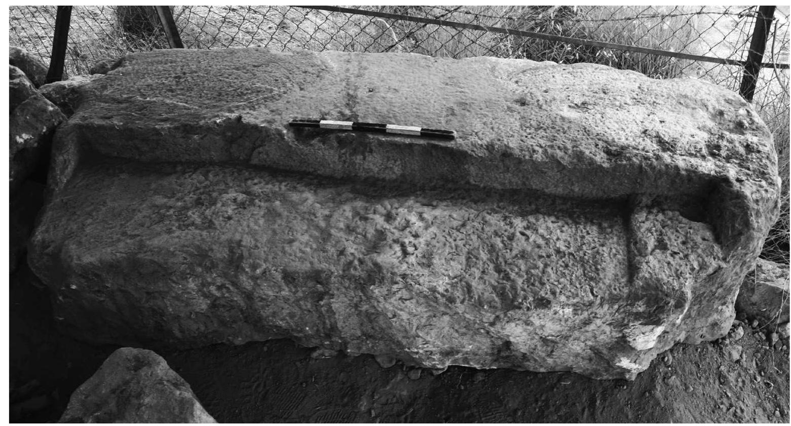 8 threshold stone belonging to the ayyubid gate (photo: s.
