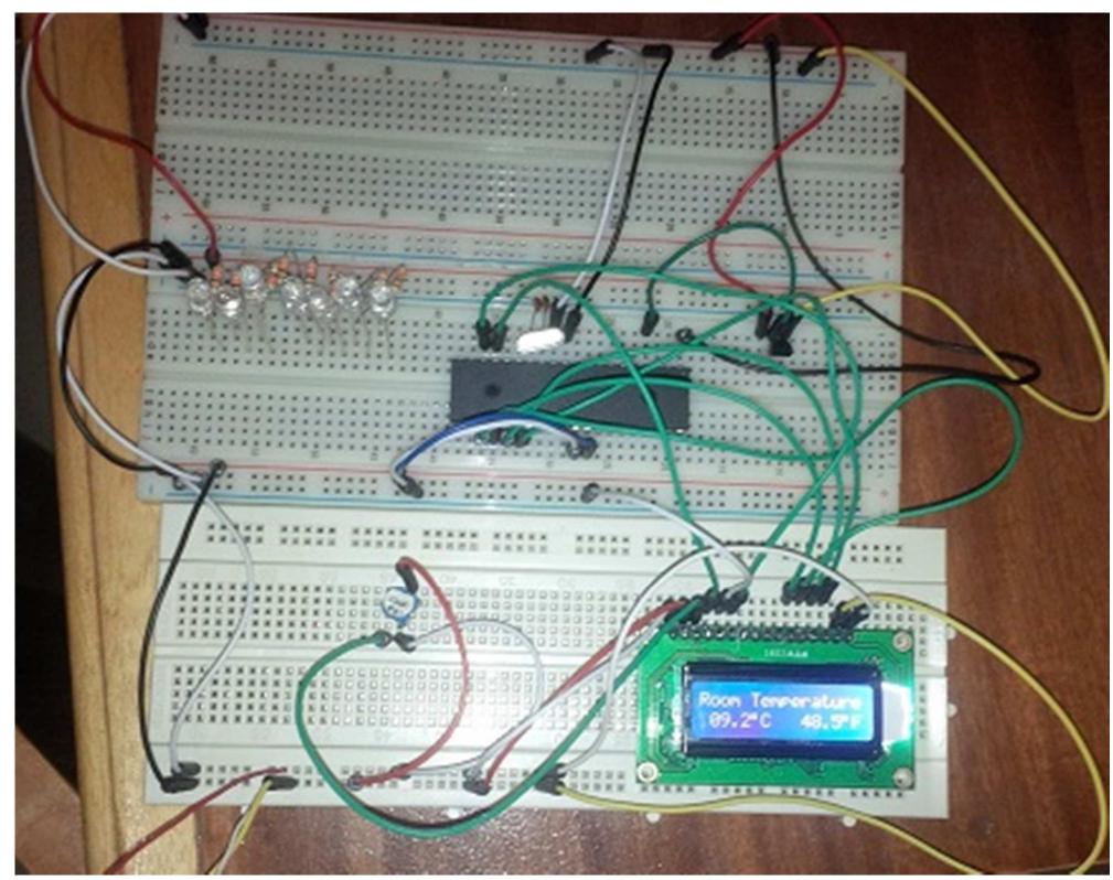 Snapshot of temperature measurement using sensor lm35 and