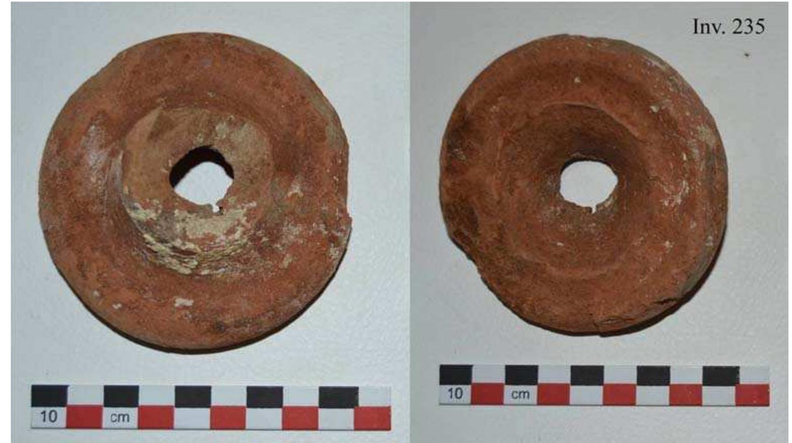 - trench no 19-20 su401, pottery neck or basis (external