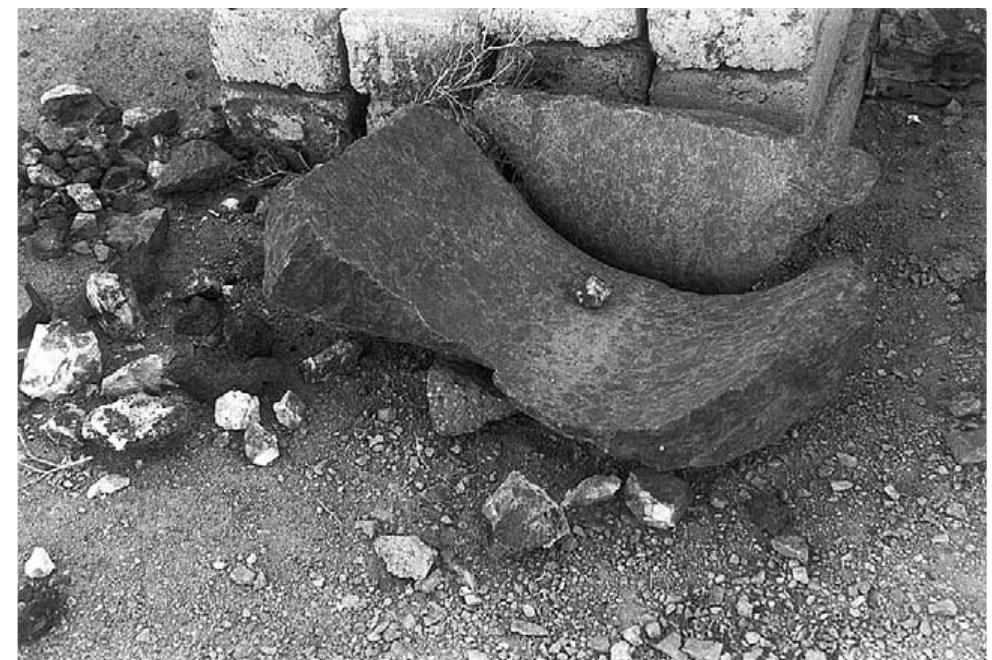 Concave shaped ptolemaic gold mill with a two handled mill