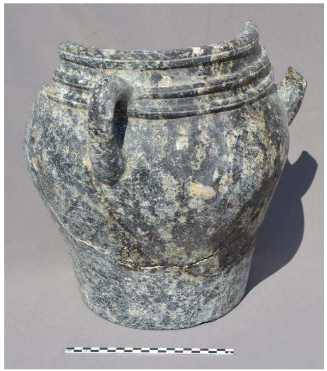 Stone jar excavated in space 8 in sector 5 (photo j.