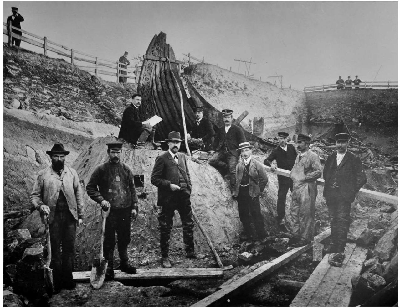 Surrounding monuments), the deceased as a corpse (the