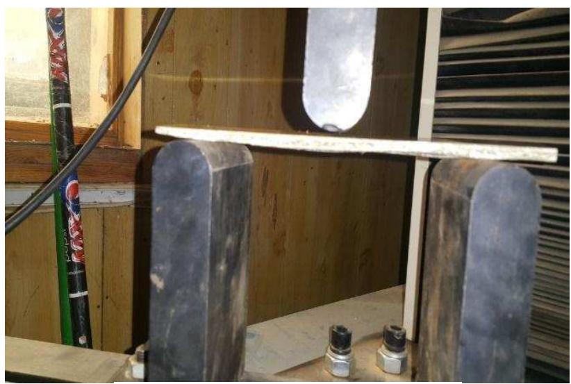 The three point bend machine. the bending specimens are