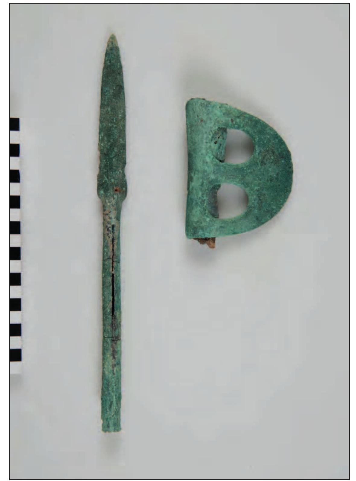 Lance head ta 16791 and fenestrated axe ta 16792 from grave