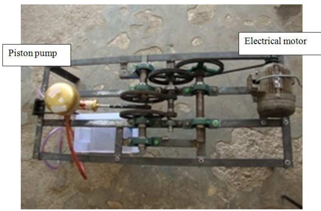 Assembly layout of hydraulic pump and its drive of an
