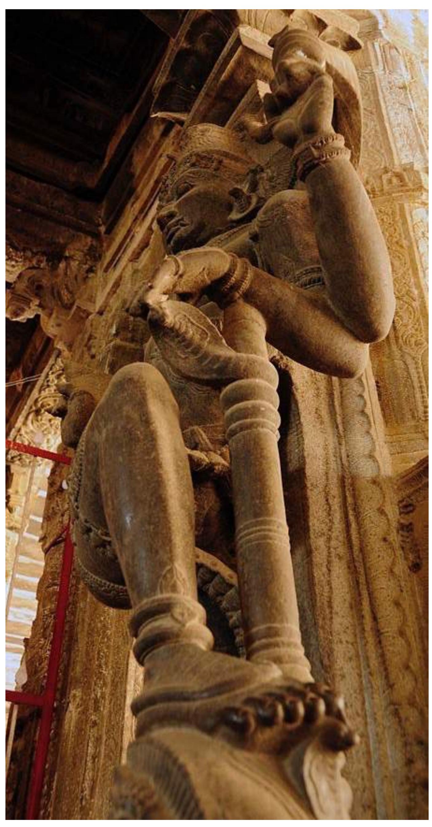 Sculpture view in avudayar kovil. hoto by ravindraboopathi.