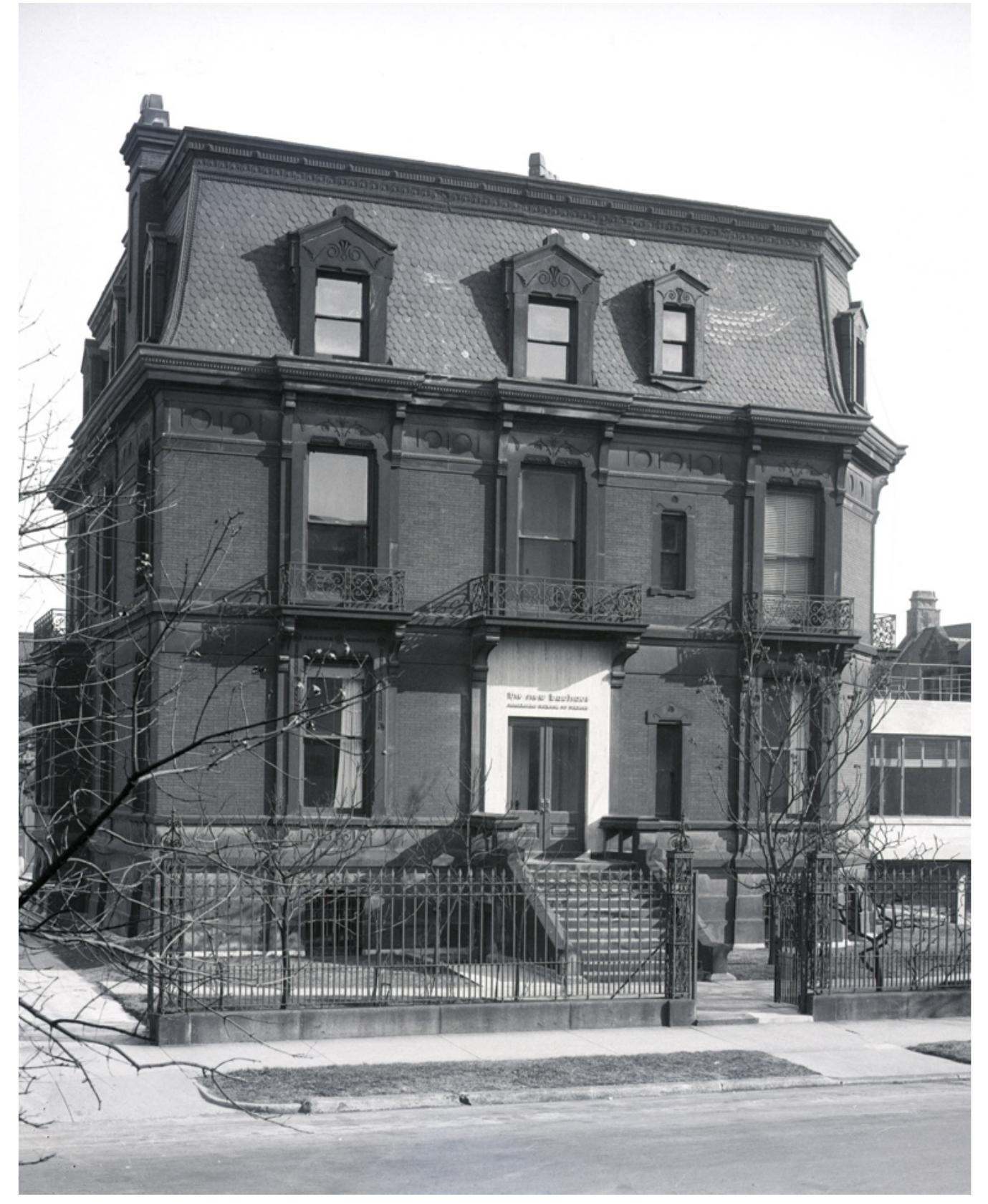 Marshall field's former mansion served as the new bauhaus,