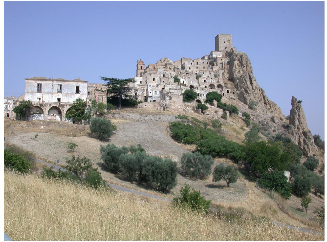 In the craco area, the detected tectonic structures have a